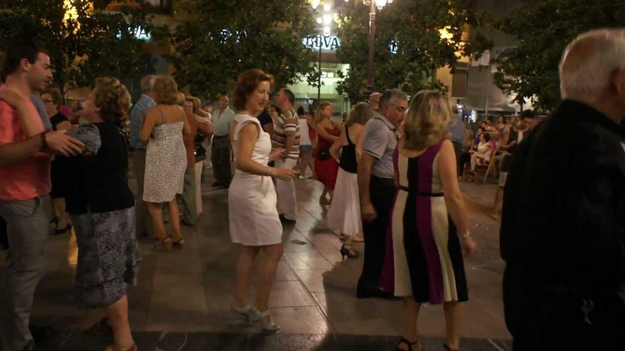 Música Bailable en Granada, España, Julio 28, 2012 - YouTube