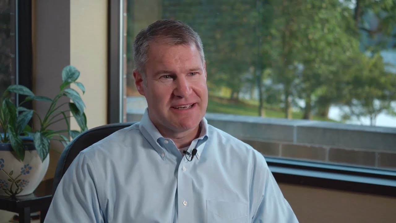 Meet Dr. Ian Gradisar - Crystal Clinic Orthopaedic Center - YouTube