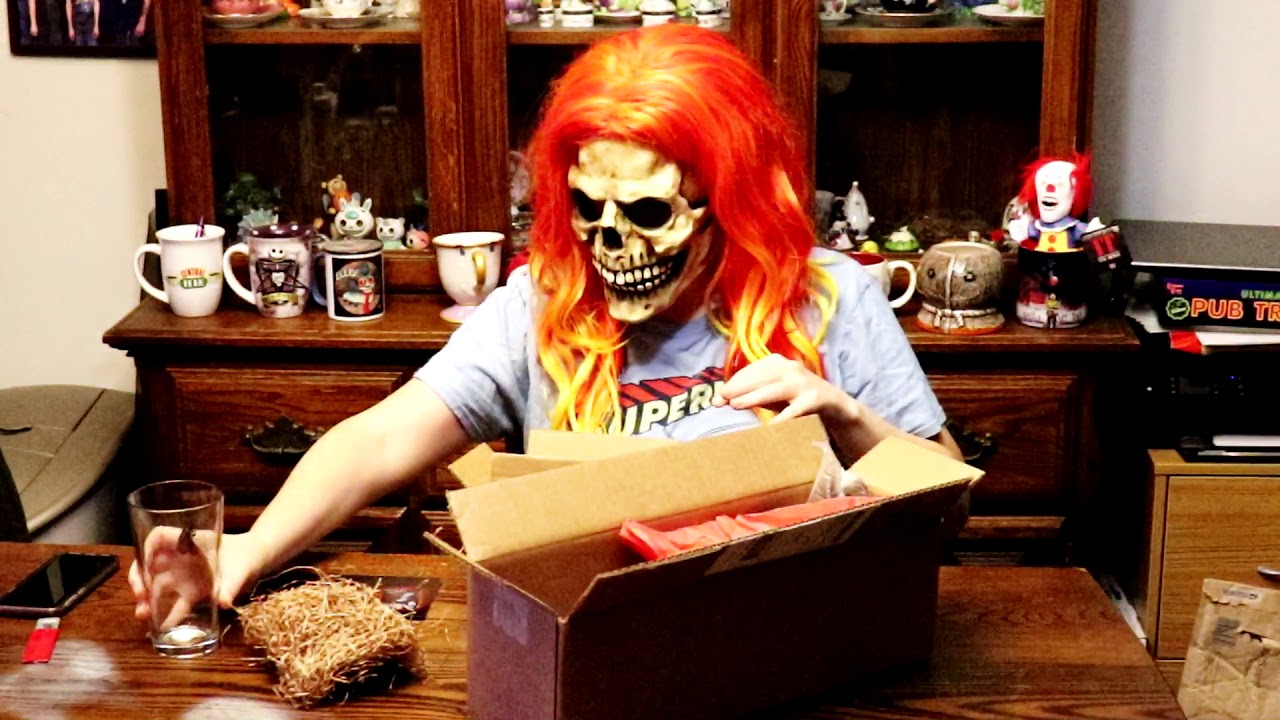Creeper Crate 90's Horror Box Unboxing Aug 2019 - YouTube