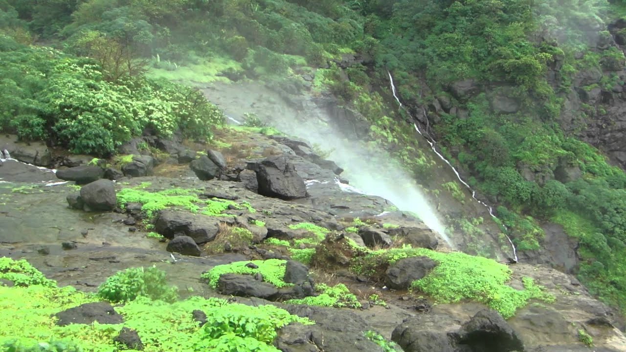 Waterfall on the Tahuli fort near Malang Gad - YouTube