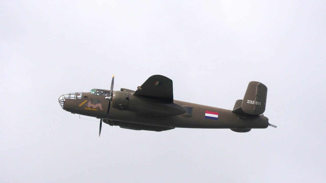 NORTH AMERICAN B-25 Mitchell - YouTube