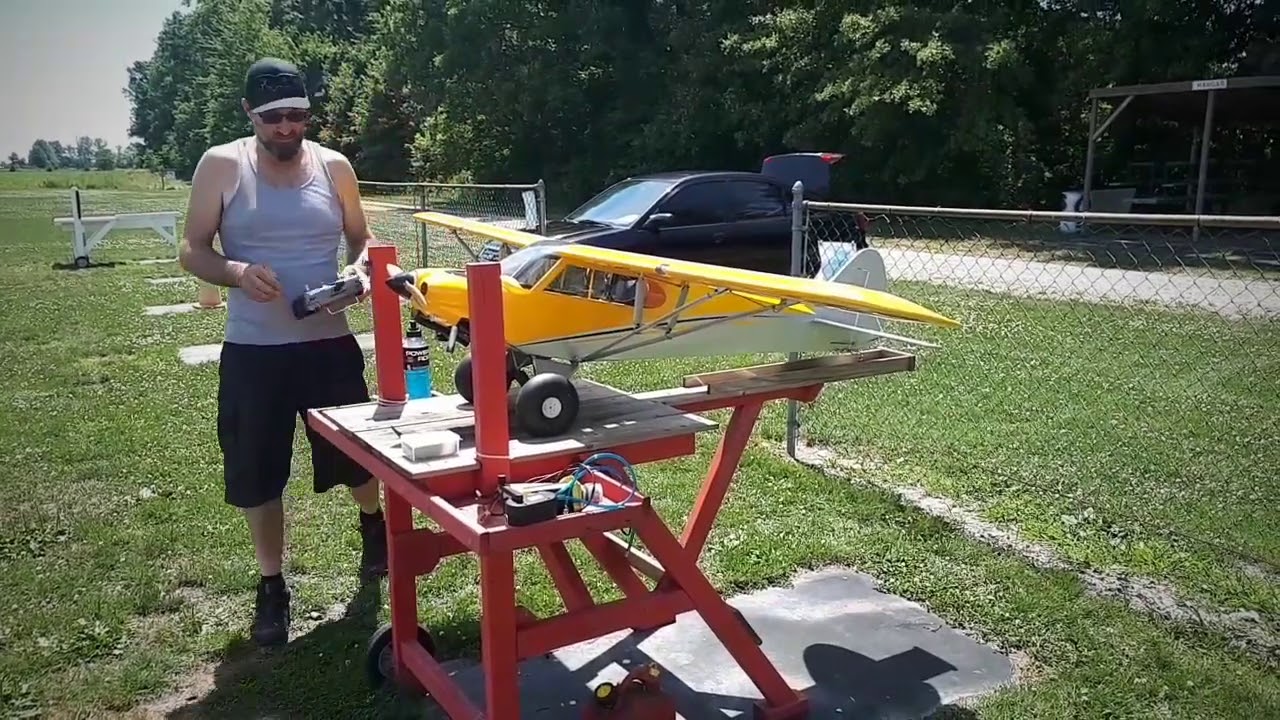 Hangar 9 Carbon Cub 15cc 90" Warm up - YouTube