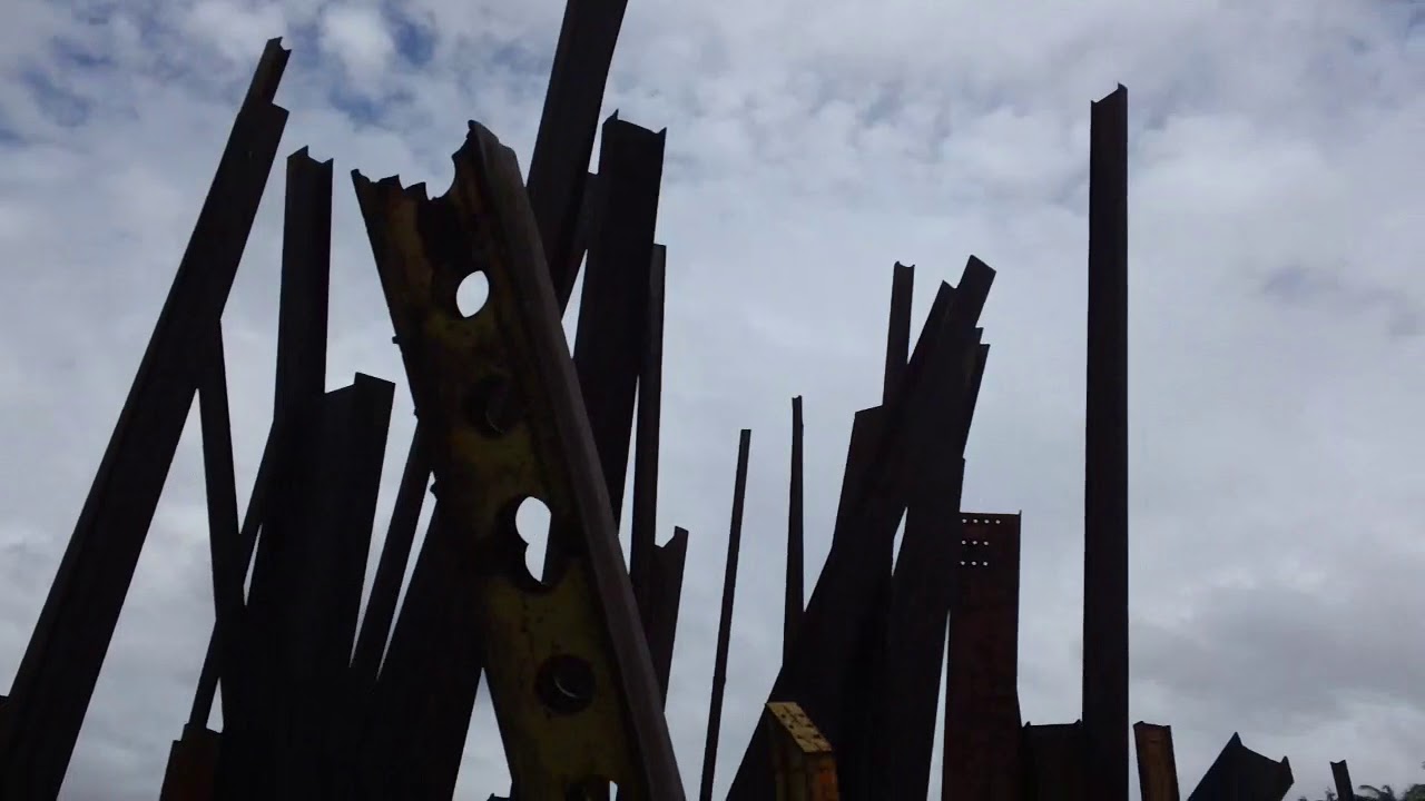 INHOTIM - "Beam drop" - Chris Burden - YouTube