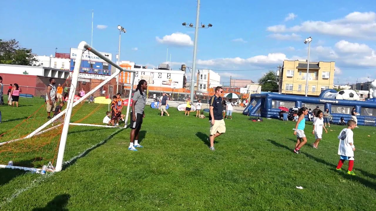 Keon daniel defender of the philadelphia union - YouTube