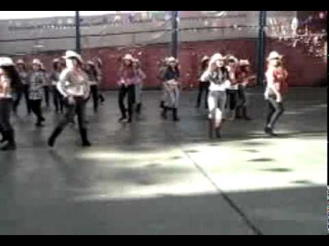 Meninas dançando . NSP - Manhã