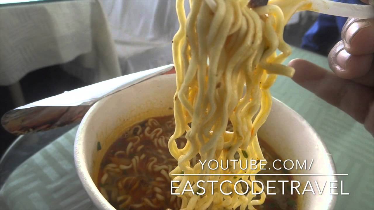 6 RMB instant noodle in Chinese train beautiful dining car - YouTube