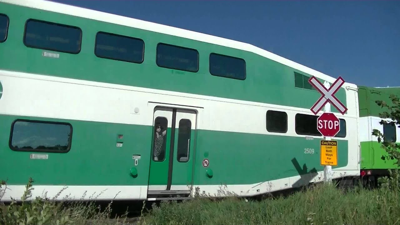 GO 557 Pushes a NB Train through Stroud, ON - YouTube