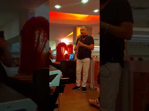 Klarnet show uçun kuşlar ucun izmire dogru