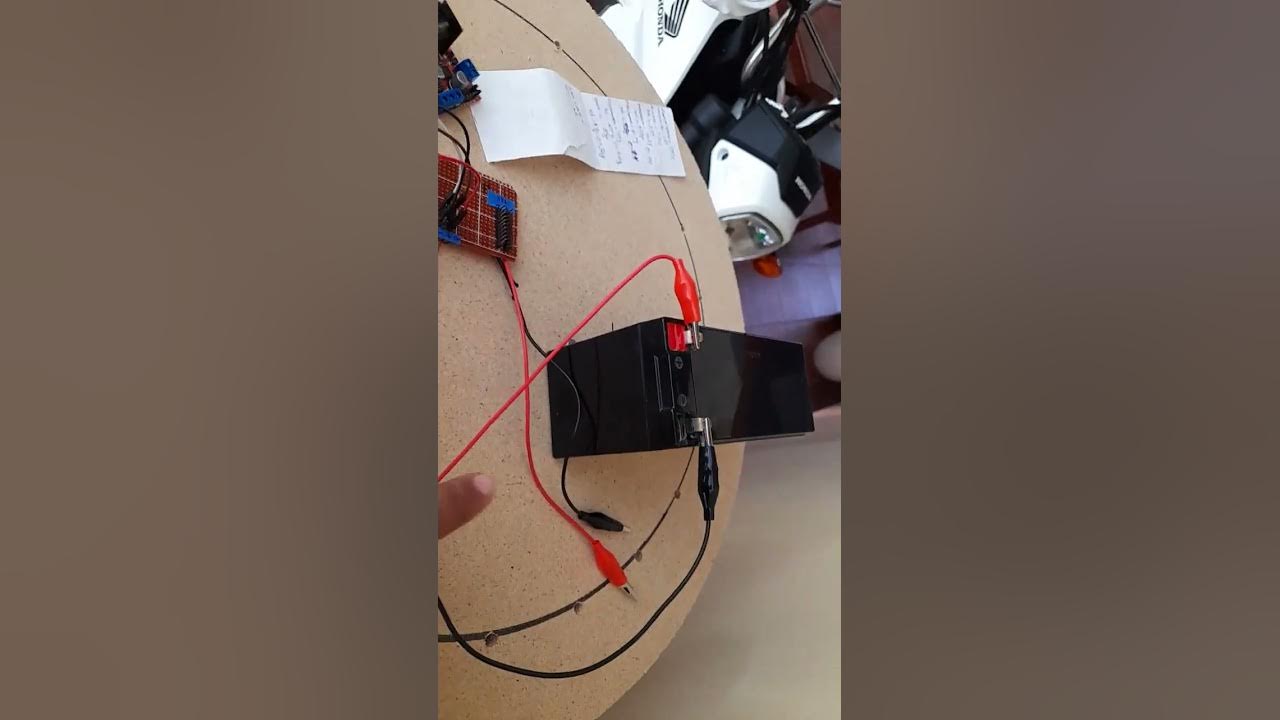 Alimentar arduino uno/mega por usb y bateria externa a la vez. - YouTube