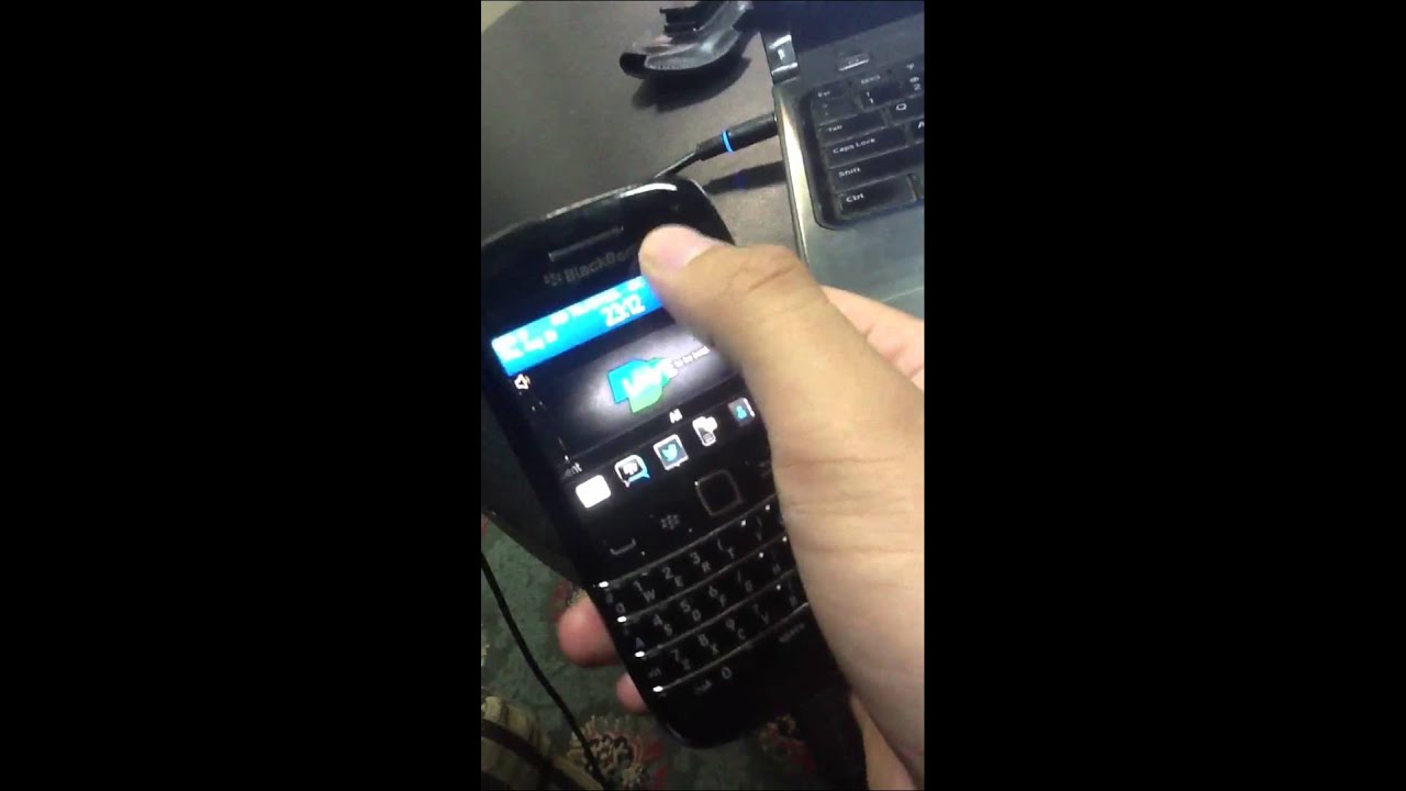 BlackBerry Bold 9790 Screen Broken after fall into the floor - YouTube