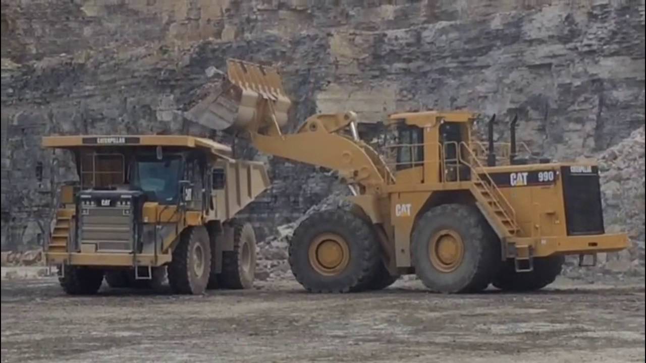 CAT 990 SN 4FR76002 Zeppelin used - YouTube