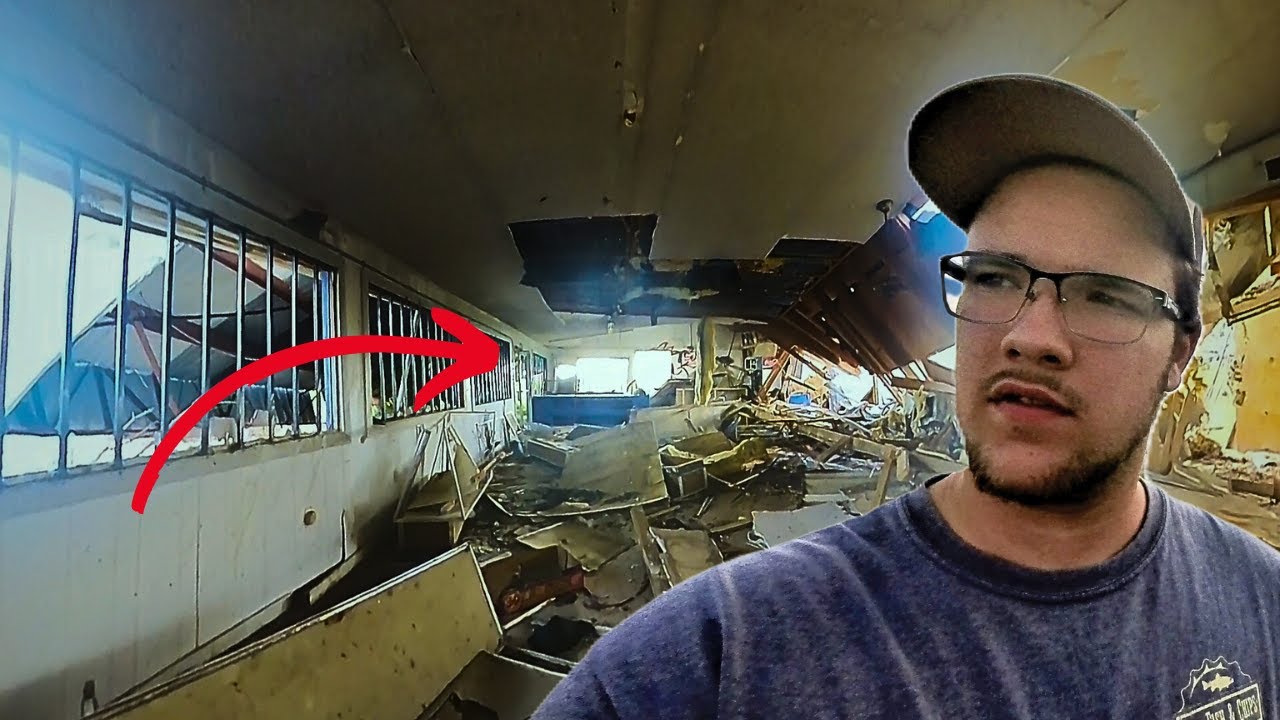 I Explored A Creepy Abandoned Gas Station - YouTube