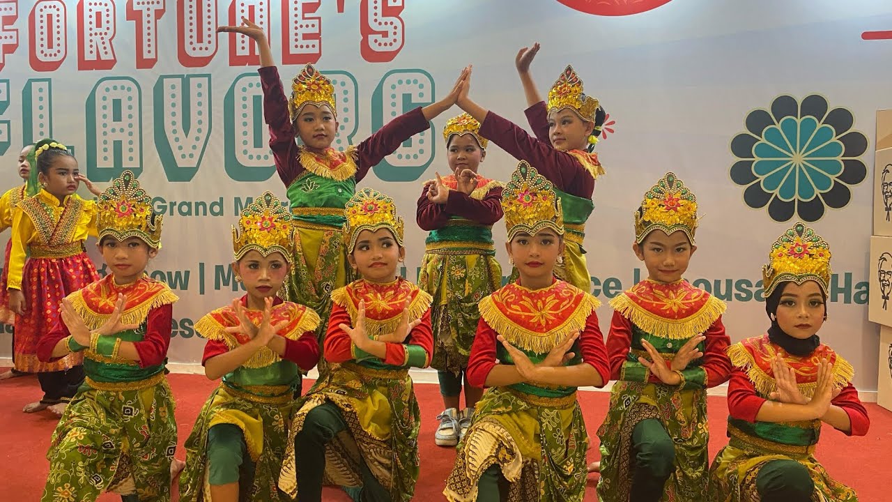 tari gebyar dari team gebyar sanggar cykha - YouTube