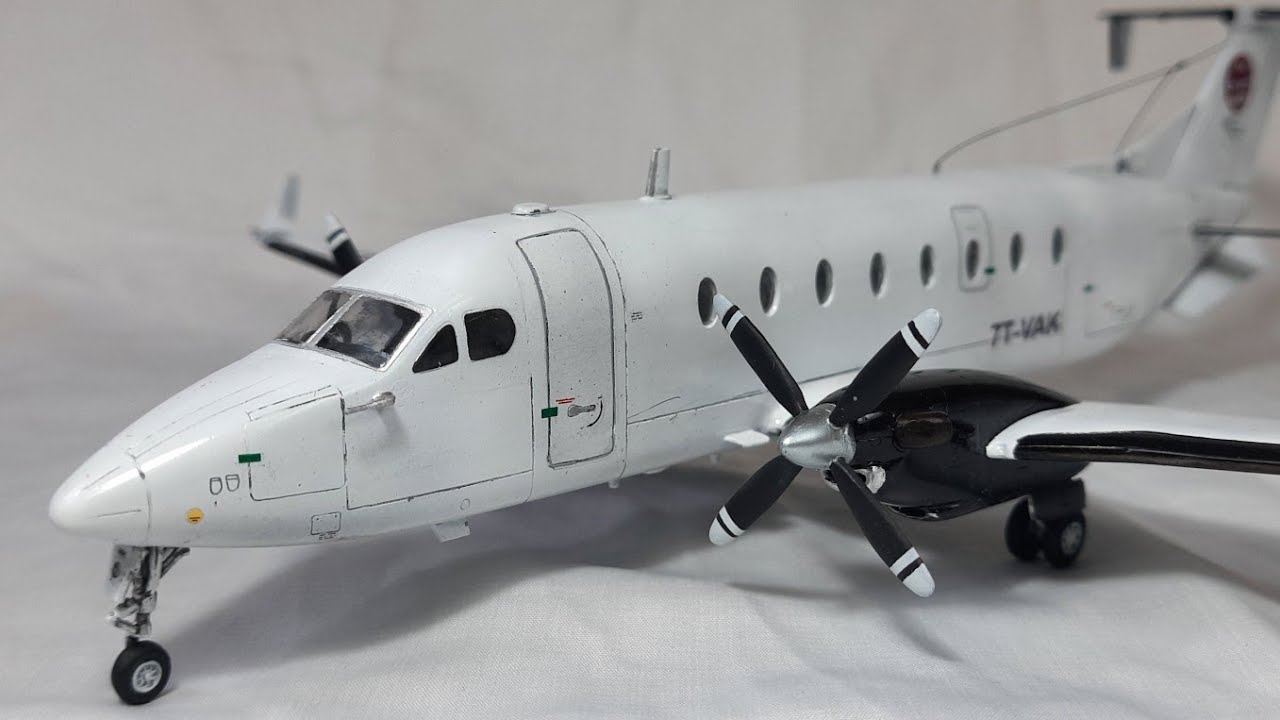 Beechcraft 1900 D - 1/72 by Amodel - AirExpress Company - YouTube