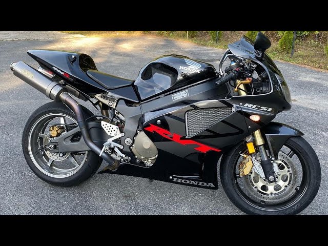 Nest Inside Of Honda Rc51 Engine Motor Rare Minggu Nie, Honda RC51...