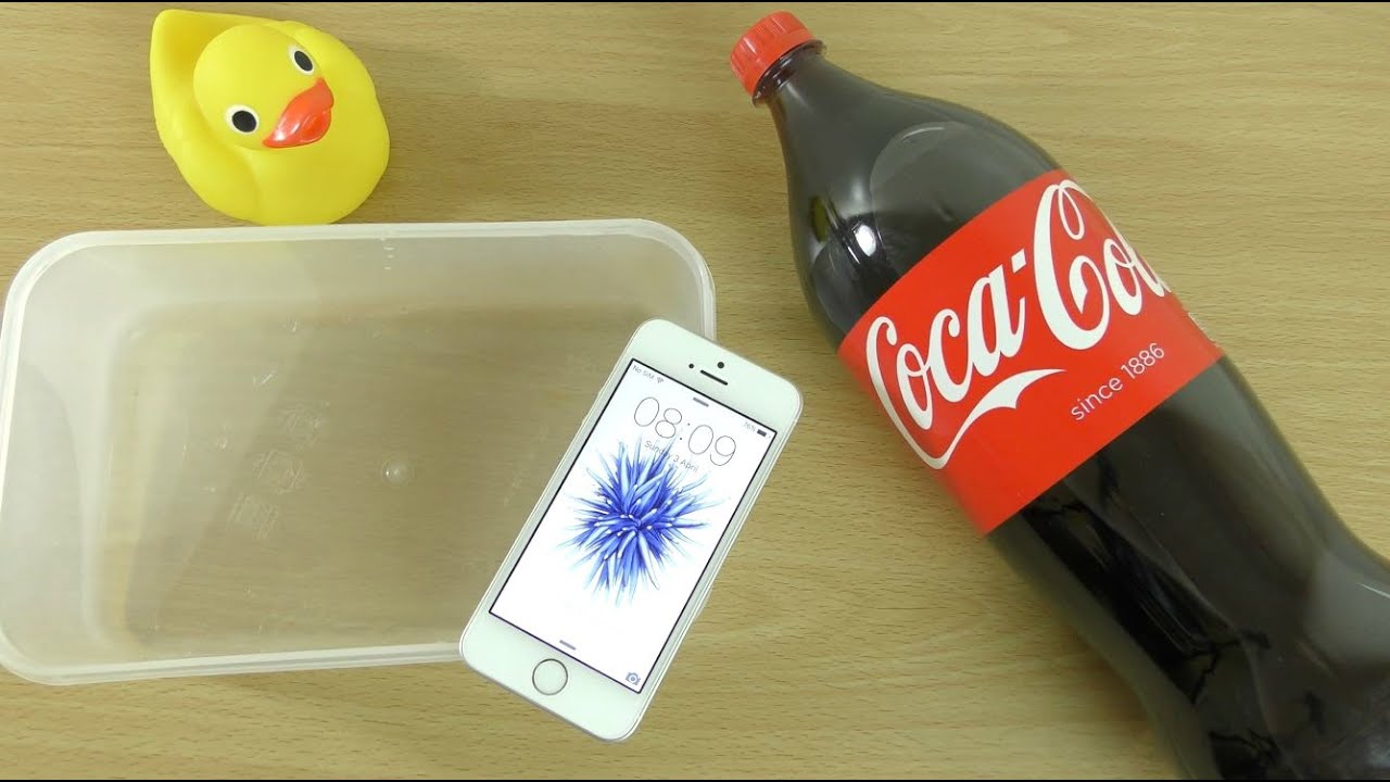Apple iPhone SE Coca-Cola Test (4K) - YouTube