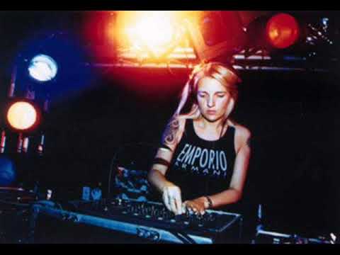 Miss Djax Live @ Warehouse Köln 1993 - YouTube