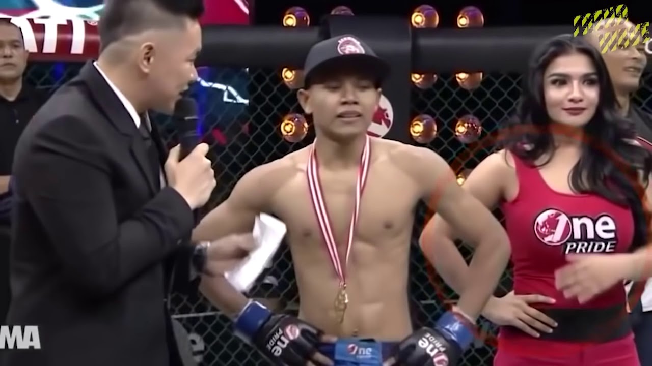 FUNNIEST MOMENTS IN MMA - YouTube