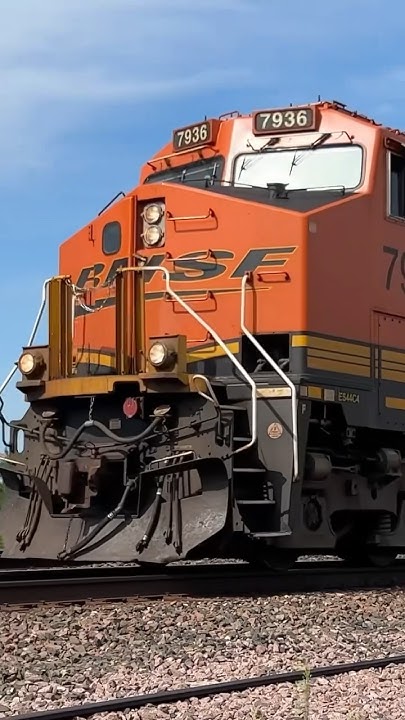 Fast moving BNSF Stack train w/ NS Power! #train #bnsf #norfolksouthern #bnsfrailway - YouTube