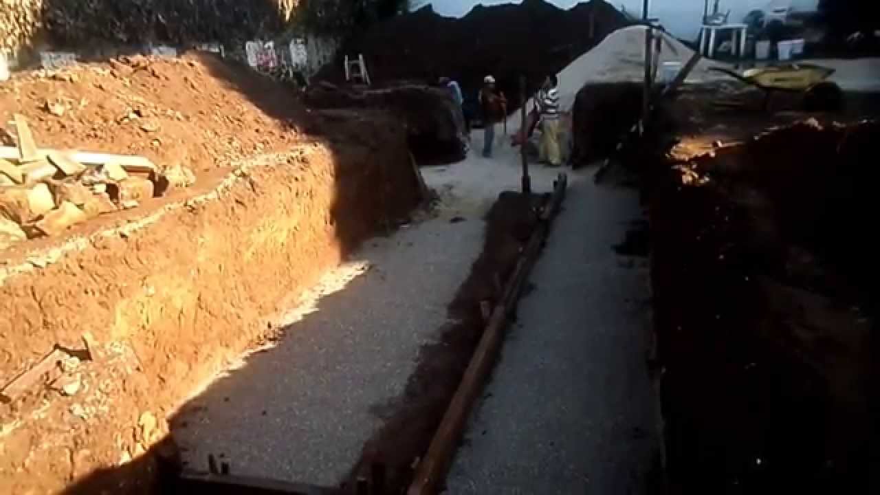 Relleno con Material Inerte, Arenilla en Cepas para Mejorar el Terreno ...