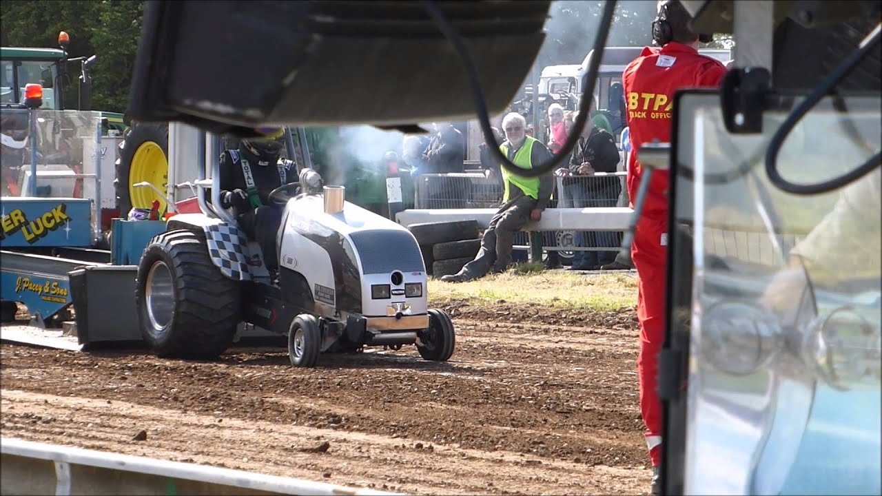 Valtra Tractor Pulling Kirkbride 2015 - YouTube