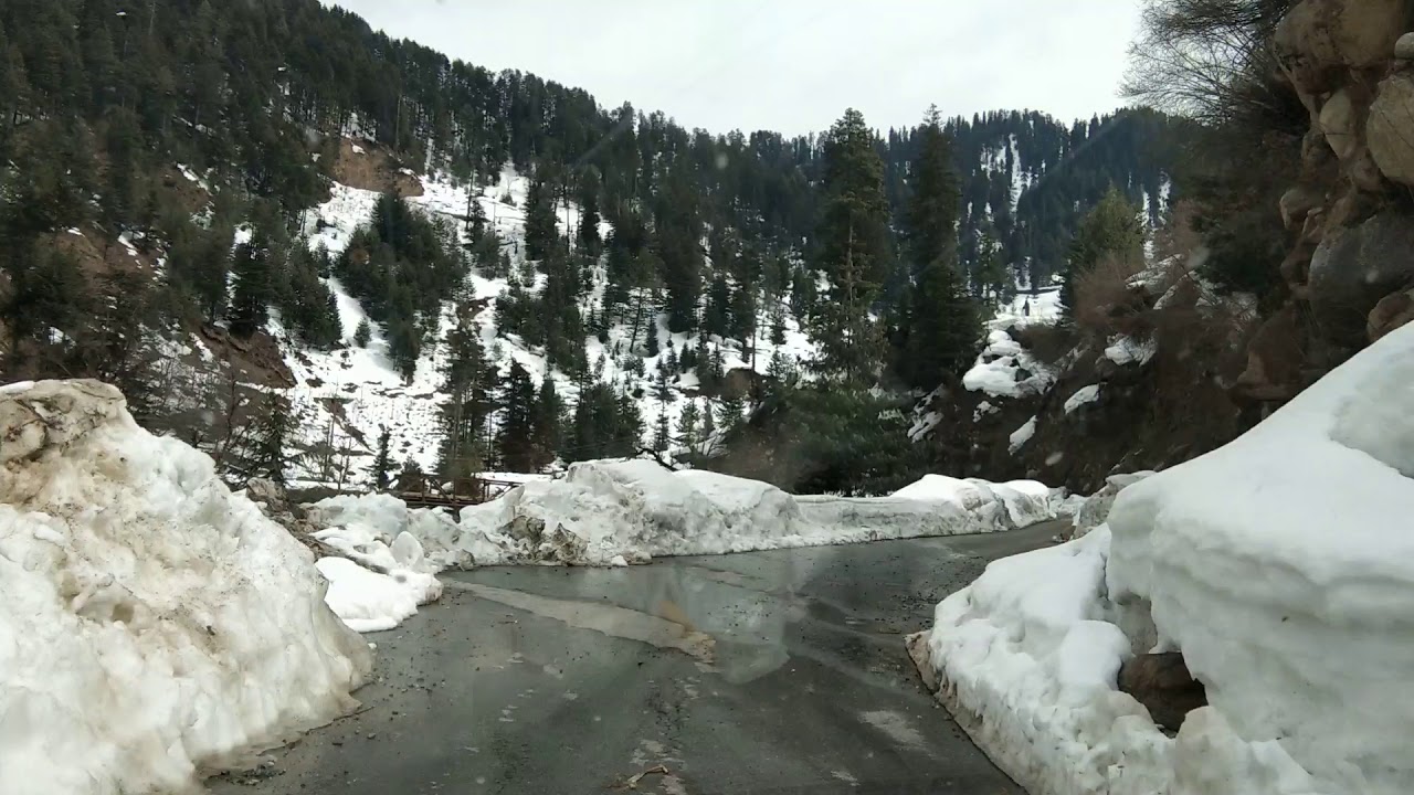 Guldanda bhaderwah(snowfall) fun masti with friends - YouTube