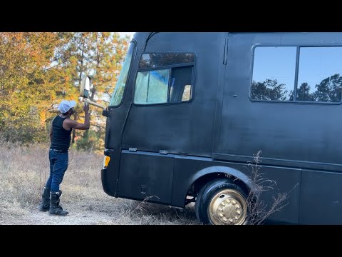 PAINTING MY A CLASS 2000 MONOCO RV WITH A ROLLER - YouTube