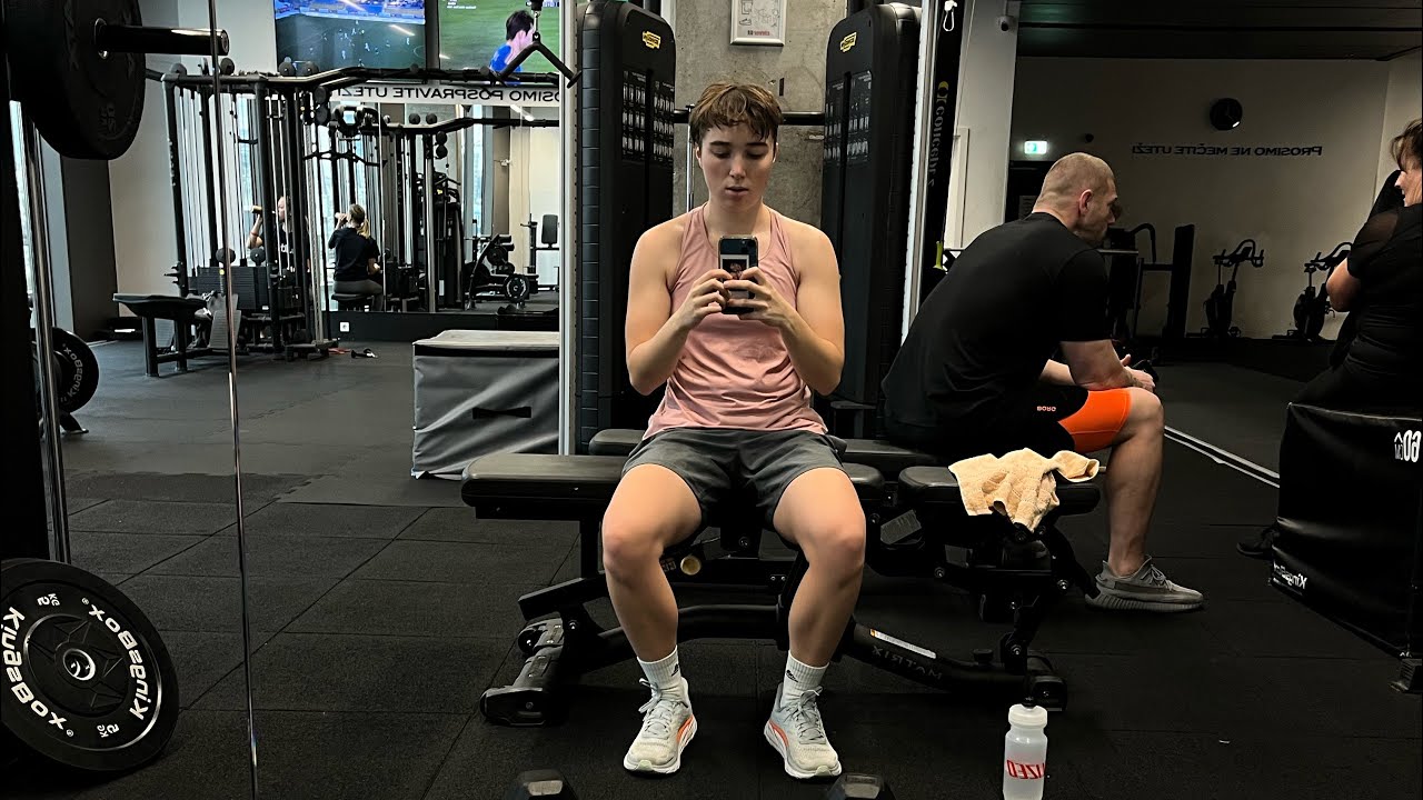 A normal day in the life of a Law student - YouTube