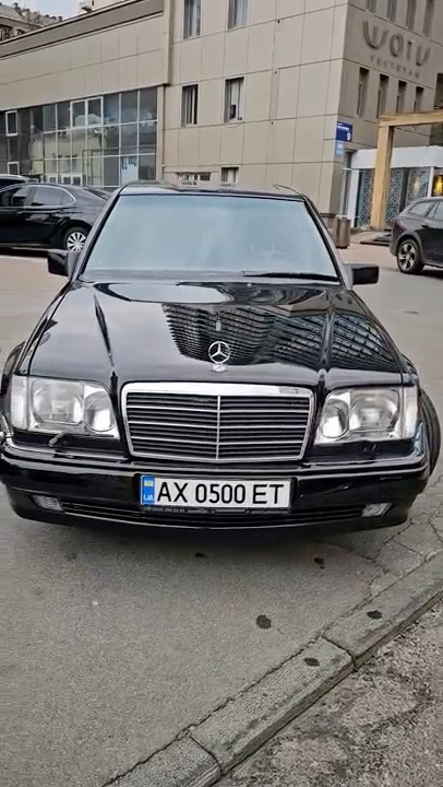 What’s inside a Mercedes Benz W124 E200 ? - YouTube