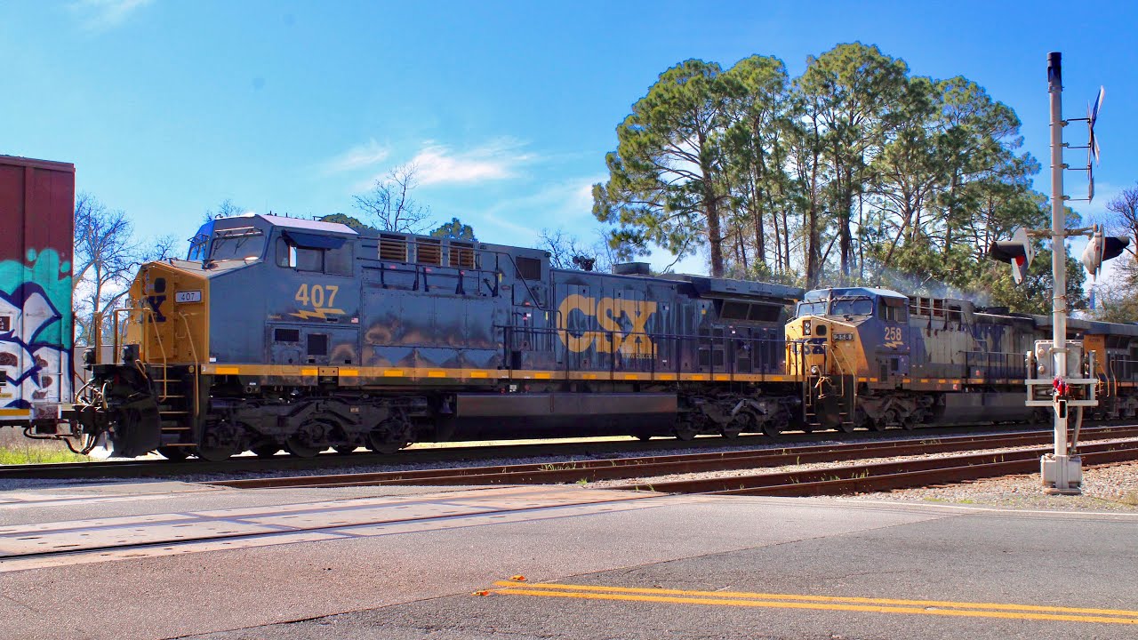 New Locomotive Design and other CSX Action in Waycross, Georgia - YouTube