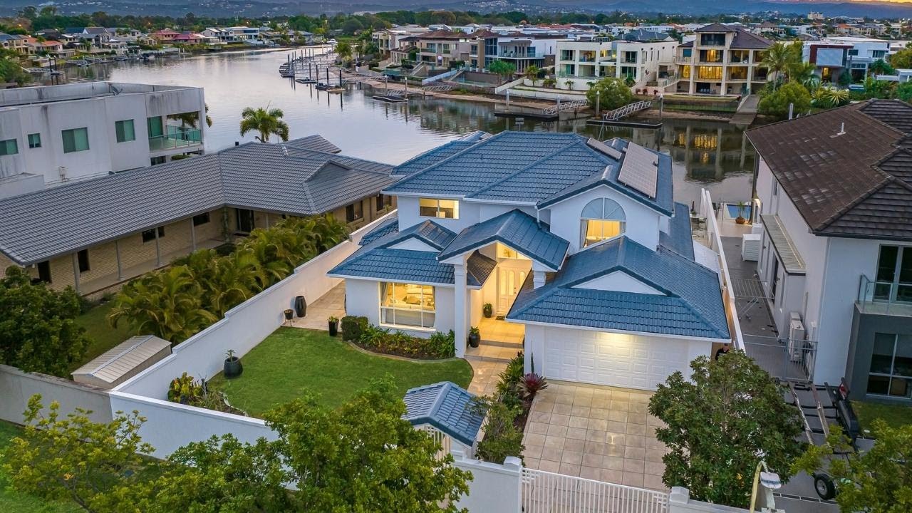 32 River Crescent, Broadbeach Waters - YouTube