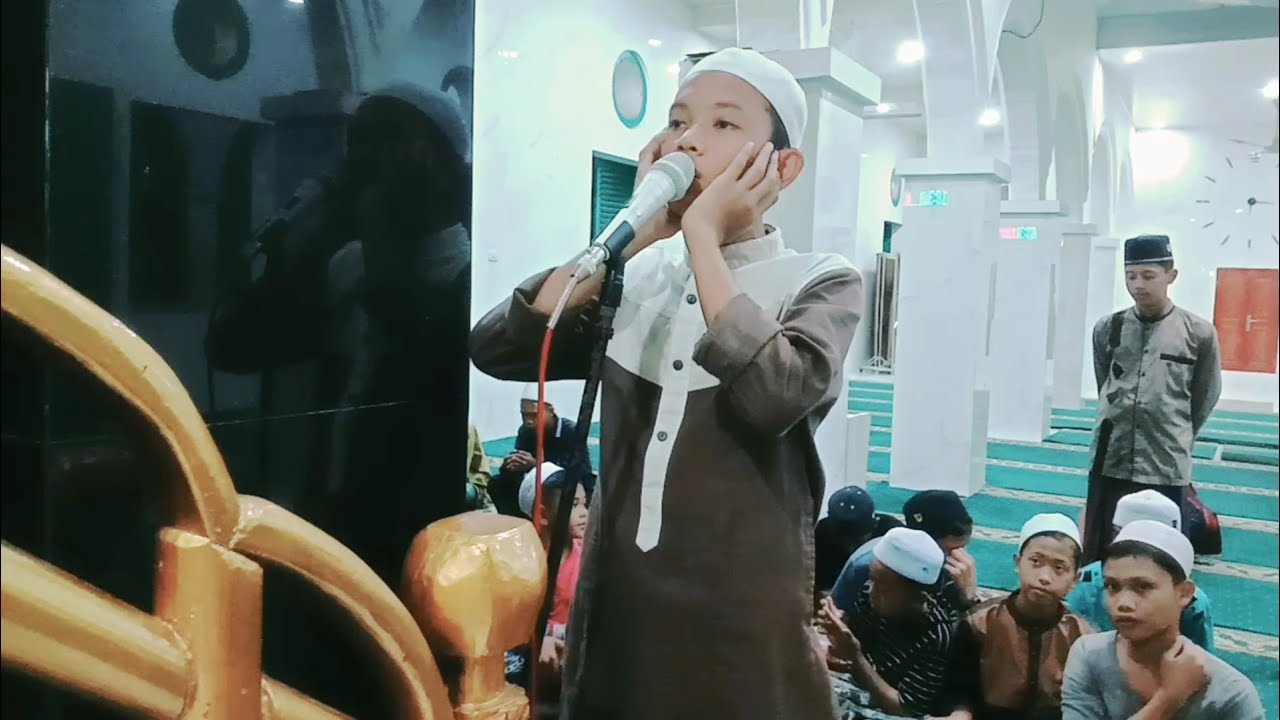 Azan Merdu Sholat Isya Nasir Azizi Santri Pesantren Musthafawiyah Purba ...