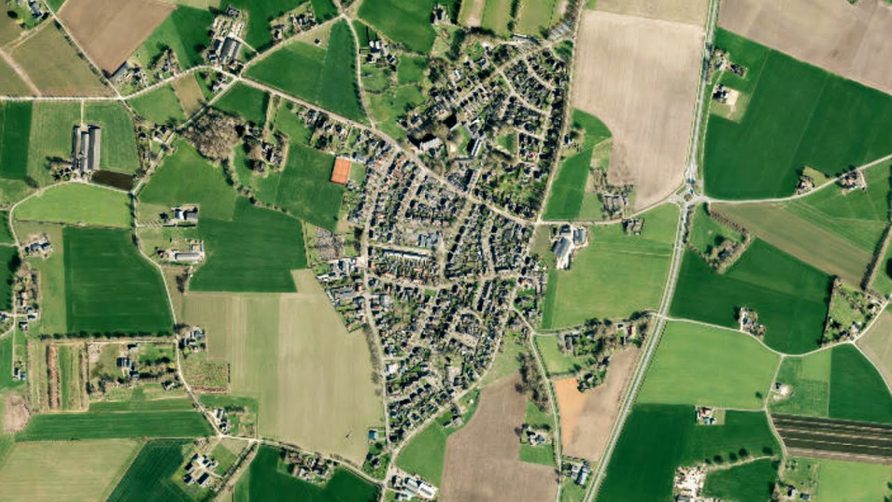 Waar een klein dorp groot in is - YouTube