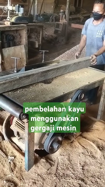 pembelahan kayu menggunakan gergaji mesin - YouTube