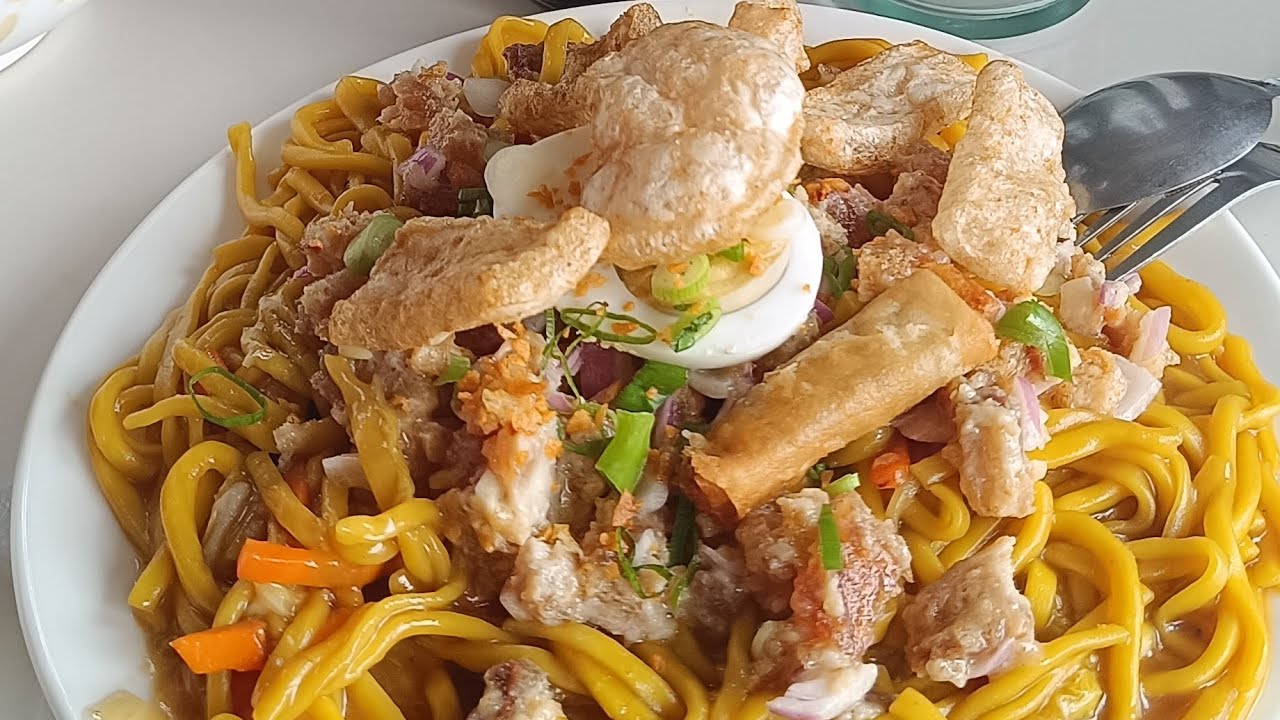 SPECIAL LOMI AND SPECIAL PANCIT GUISADO | KUYA WILLS LOMI HOUSE - YouTube