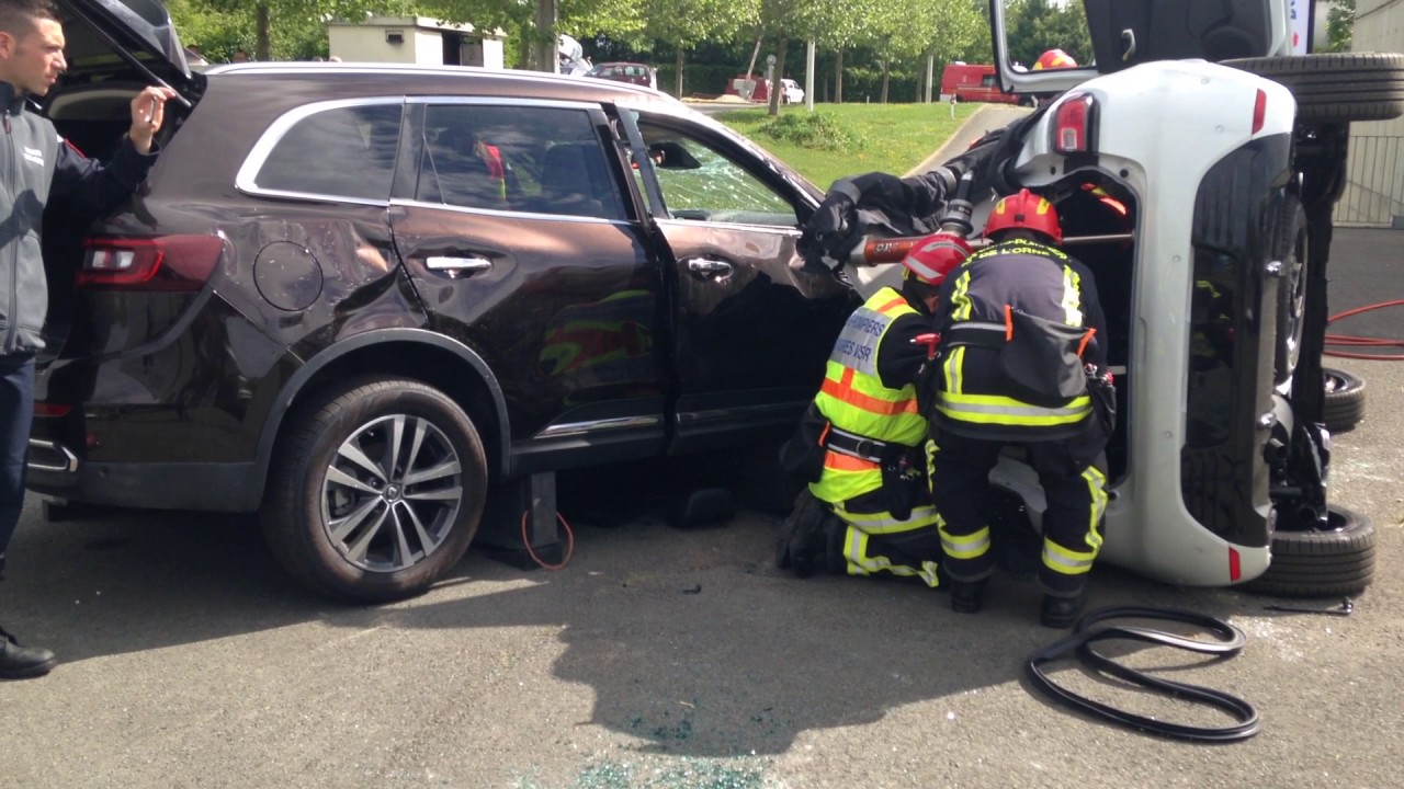 Exercice d'extraction d'une victime incarcérée dans un véhicule ...