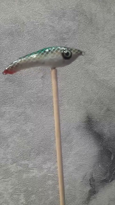 Джерк бейт с золотисто-зеленой спинкой и самодельными глазками. - YouTube