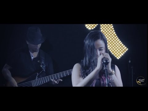 Vanesa Martínez (Vanne Martee) - Tu Sonrisa [Official Vídeo]