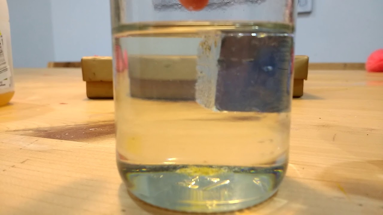 Potassium cube floating in toluene - 31/12/2019 - YouTube