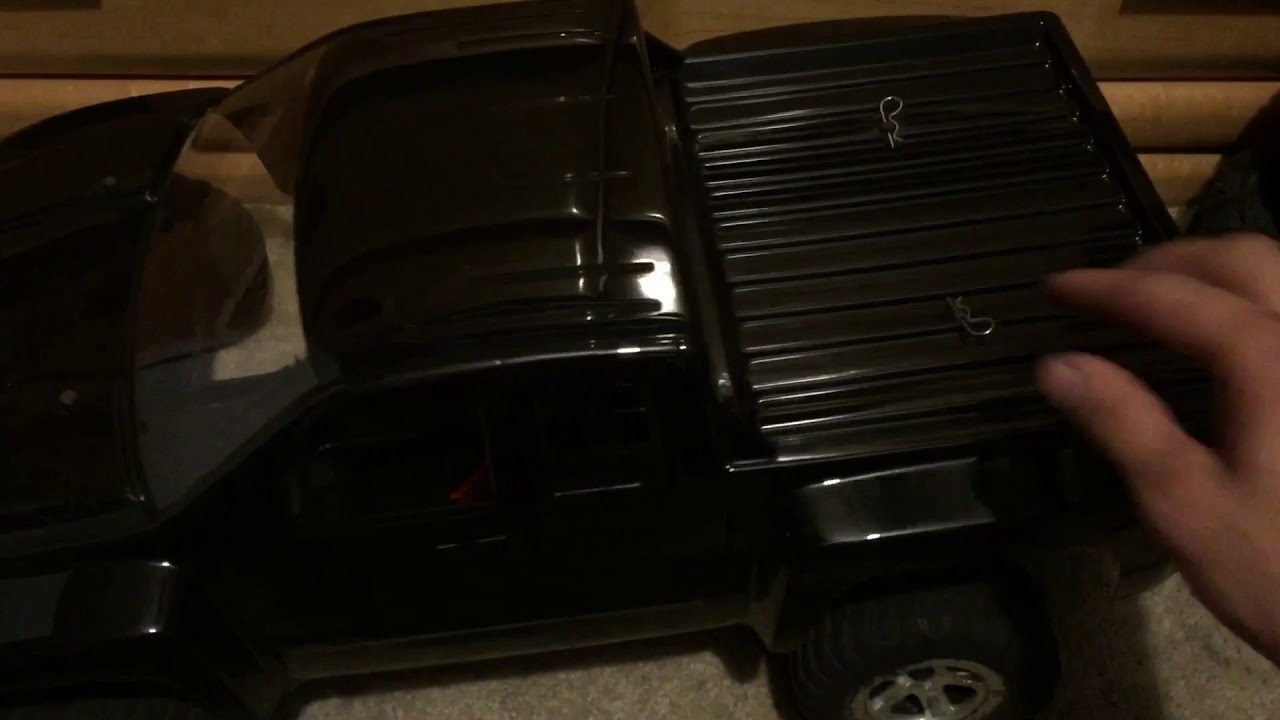 Proline Chevy 1500 body slash 4x4 - YouTube