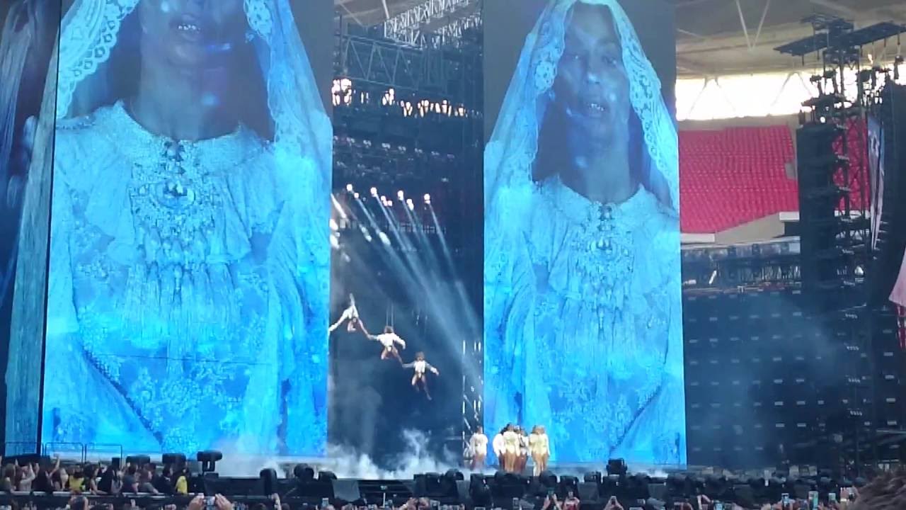 Beyoncé - Mine (live) Formation World Tour Wembley London 03/07/2016 ...