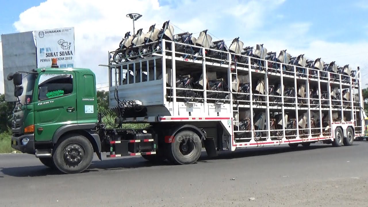 TRUK TRAILER ANGKUT MOTOR - YouTube