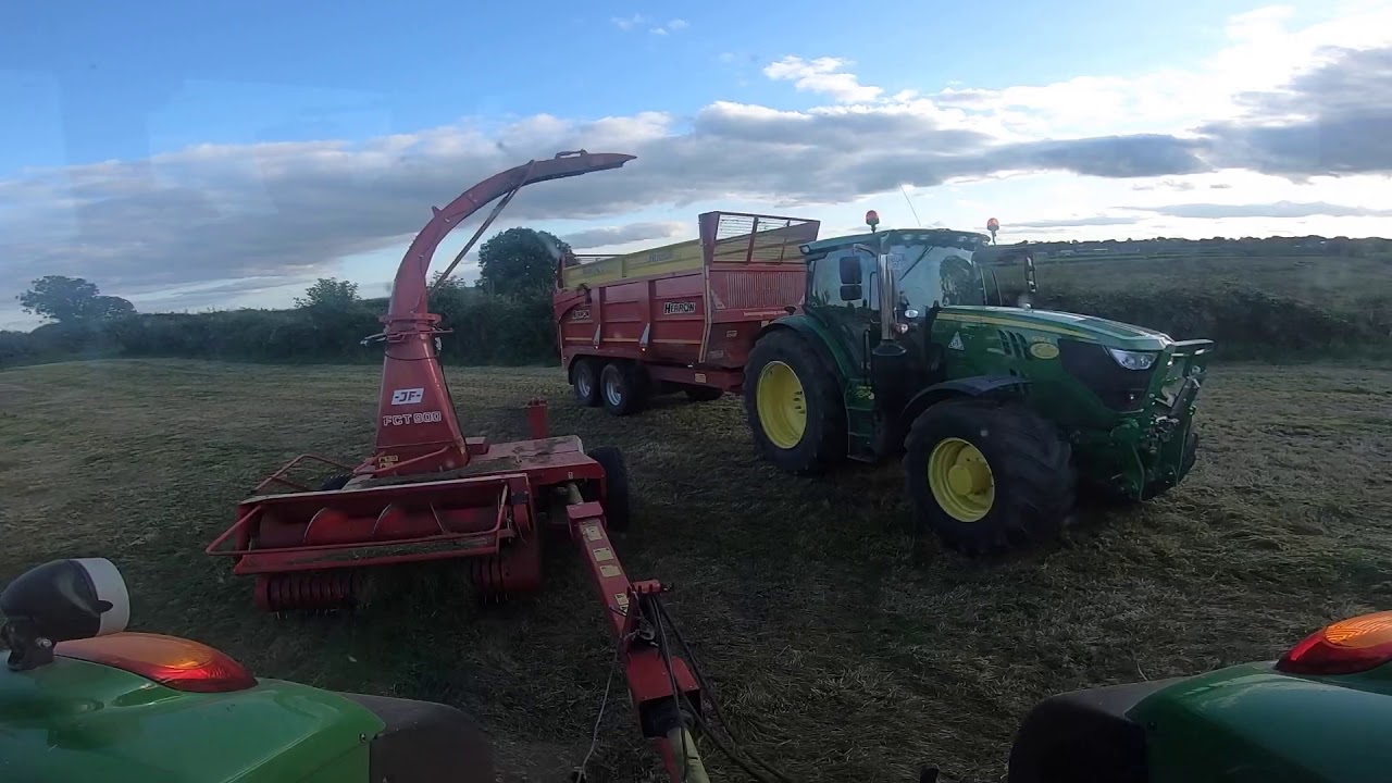 LIFTING 2ND CUT SILAGE - YouTube