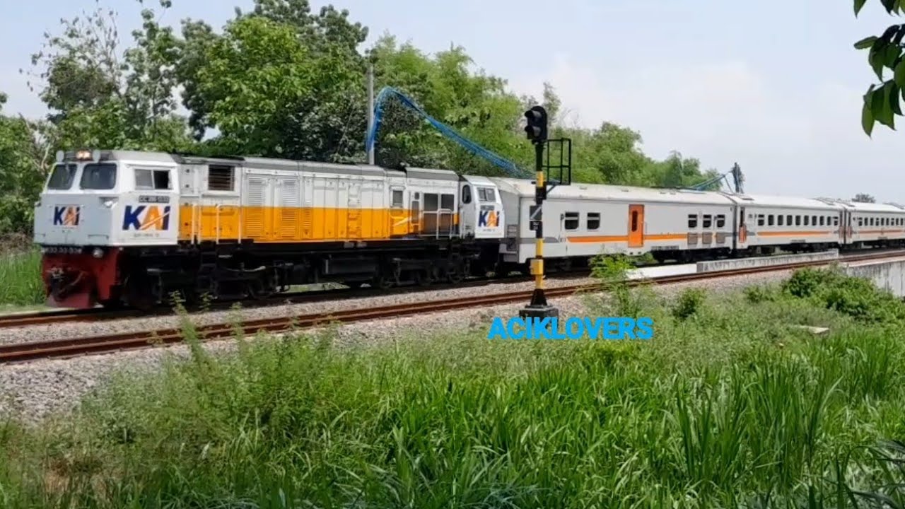 Full Speed Kecepatan Kereta Api Ranggajati Lewat Desa Jonggrang ...