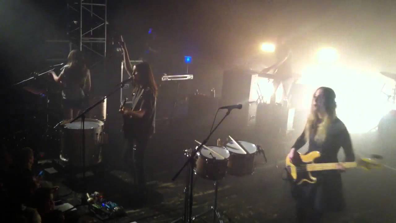 HAIM Falling live on trianon 01 03 2014 Paris - YouTube