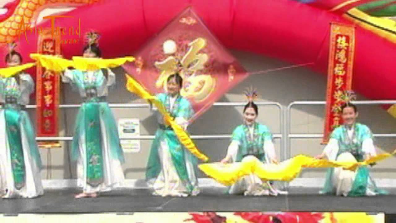 Feather Fan Dance (羽扇舞) by CAACF Dance Troupe - Dragon Parade Lunar New ...