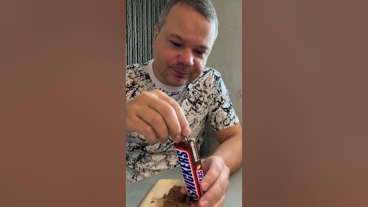 Как сделать мороженое из Сникерса - YouTube