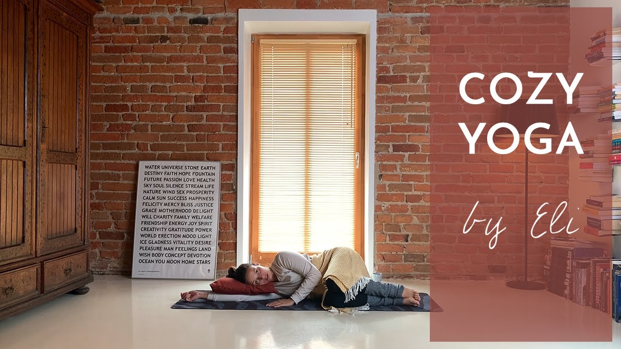 Cozy Yoga | Przytulna i łagodna sesja jogi | YOGA by Eli - YouTube