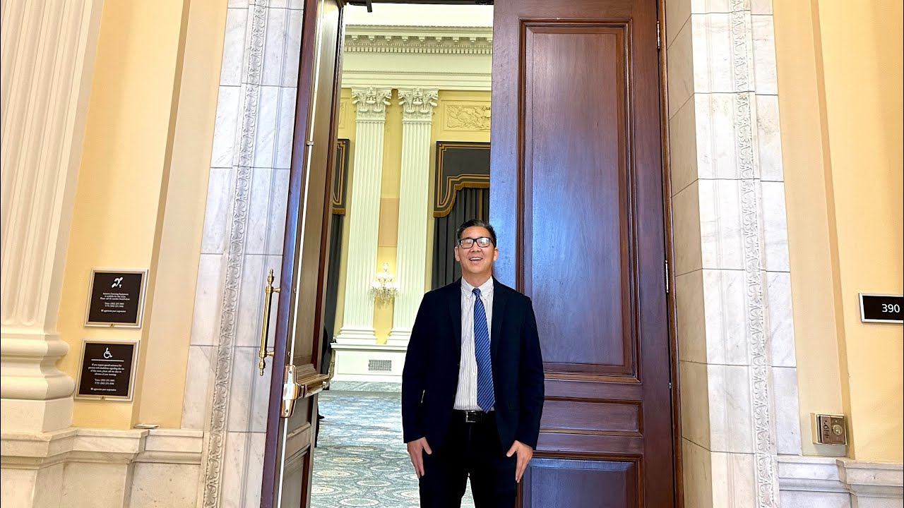 E285: How do staffers support elected officials w/ Justin Rhee (CKA ...