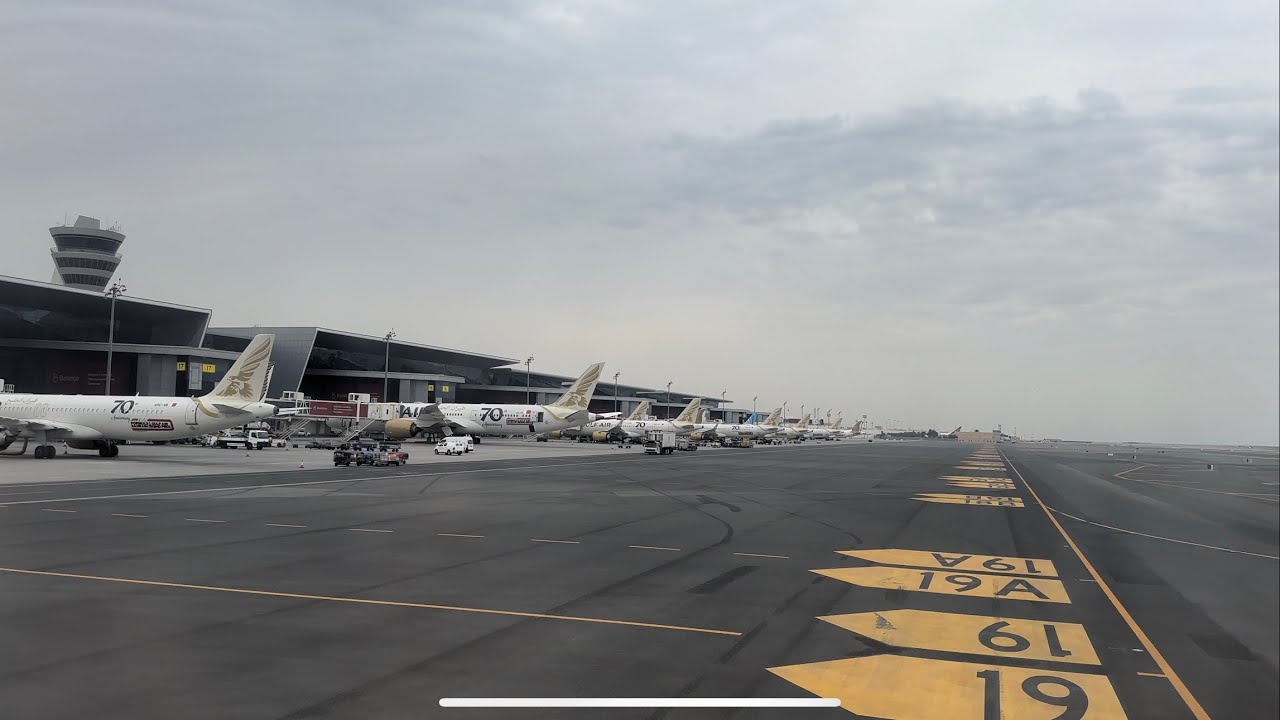Gulf air landing @ Bahrain airport - YouTube
